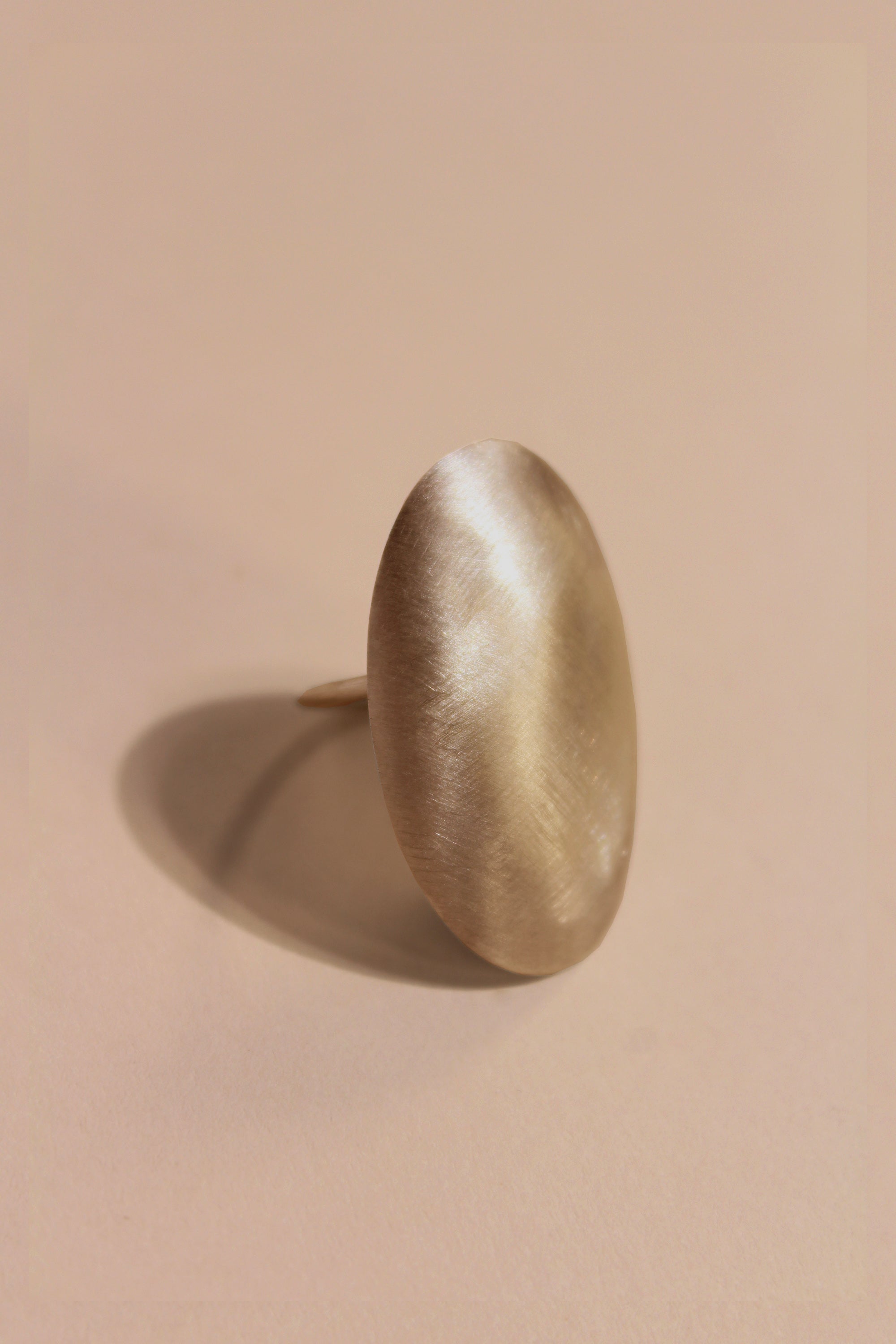 LUNAR 01 MATT GOLD OVAL DOME RING – AURUM + GREY