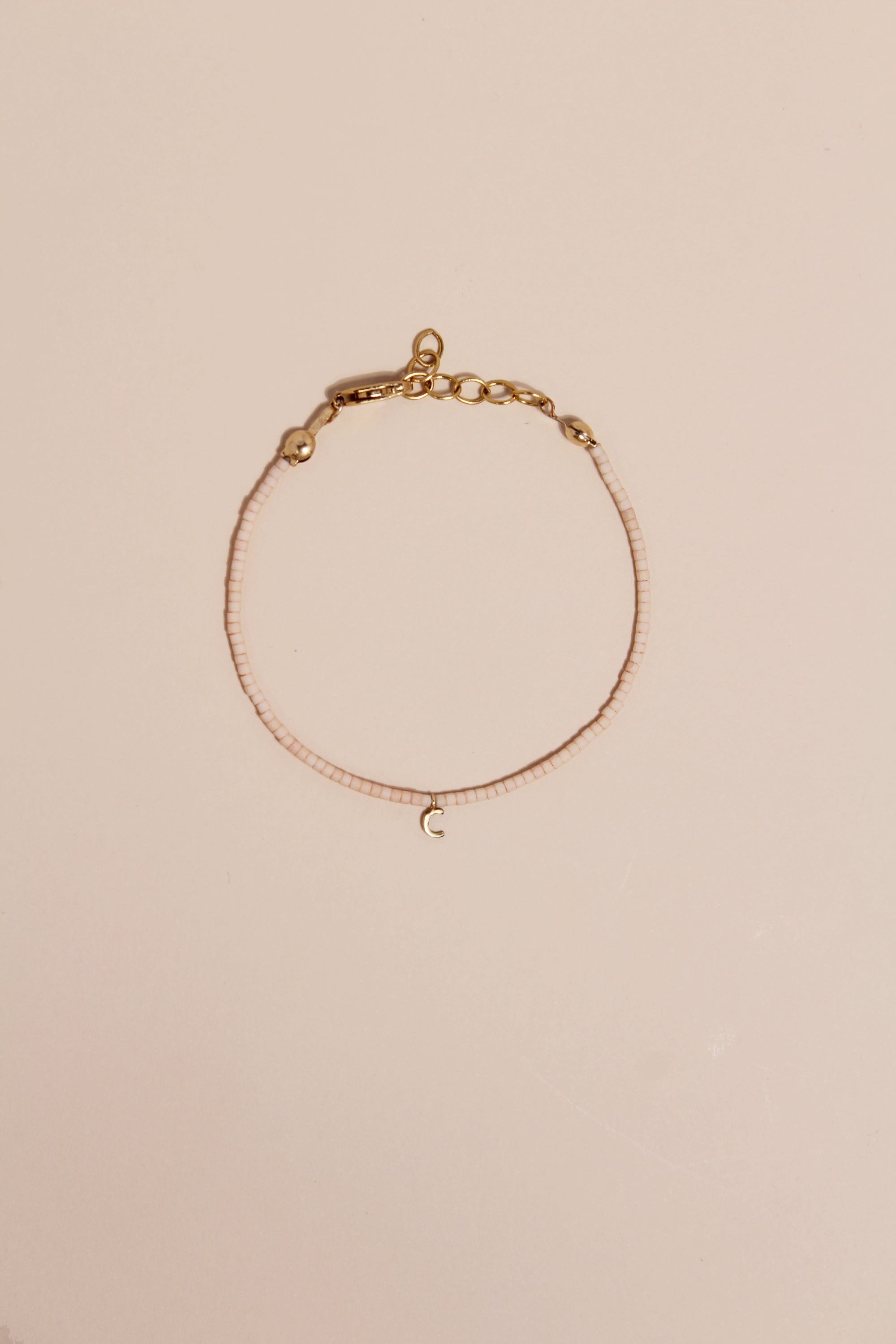 BEADED FRIENDSHIP BRACELET WITH INITIAL – AURUM + GREY