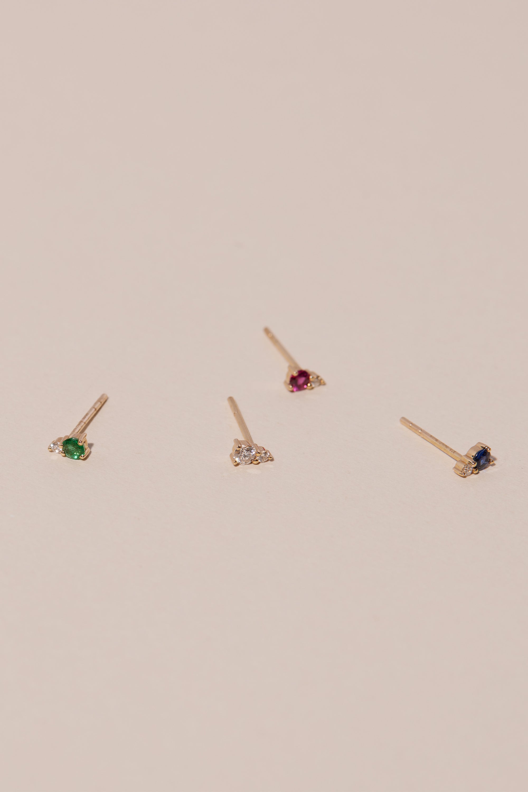 DIAMOND AND RUBY DOUBLE DOT STUD – AURUM + GREY