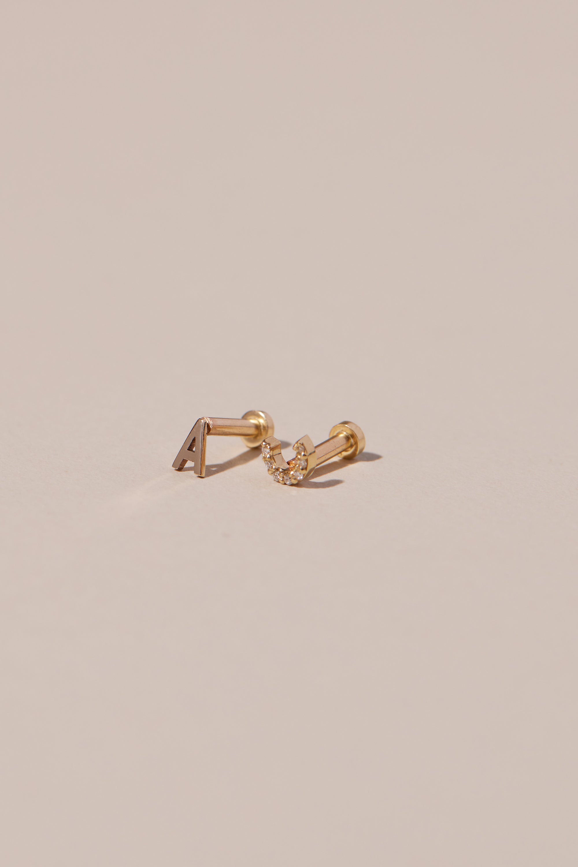 INITIAL FLAT BACK EARRING – AURUM + GREY