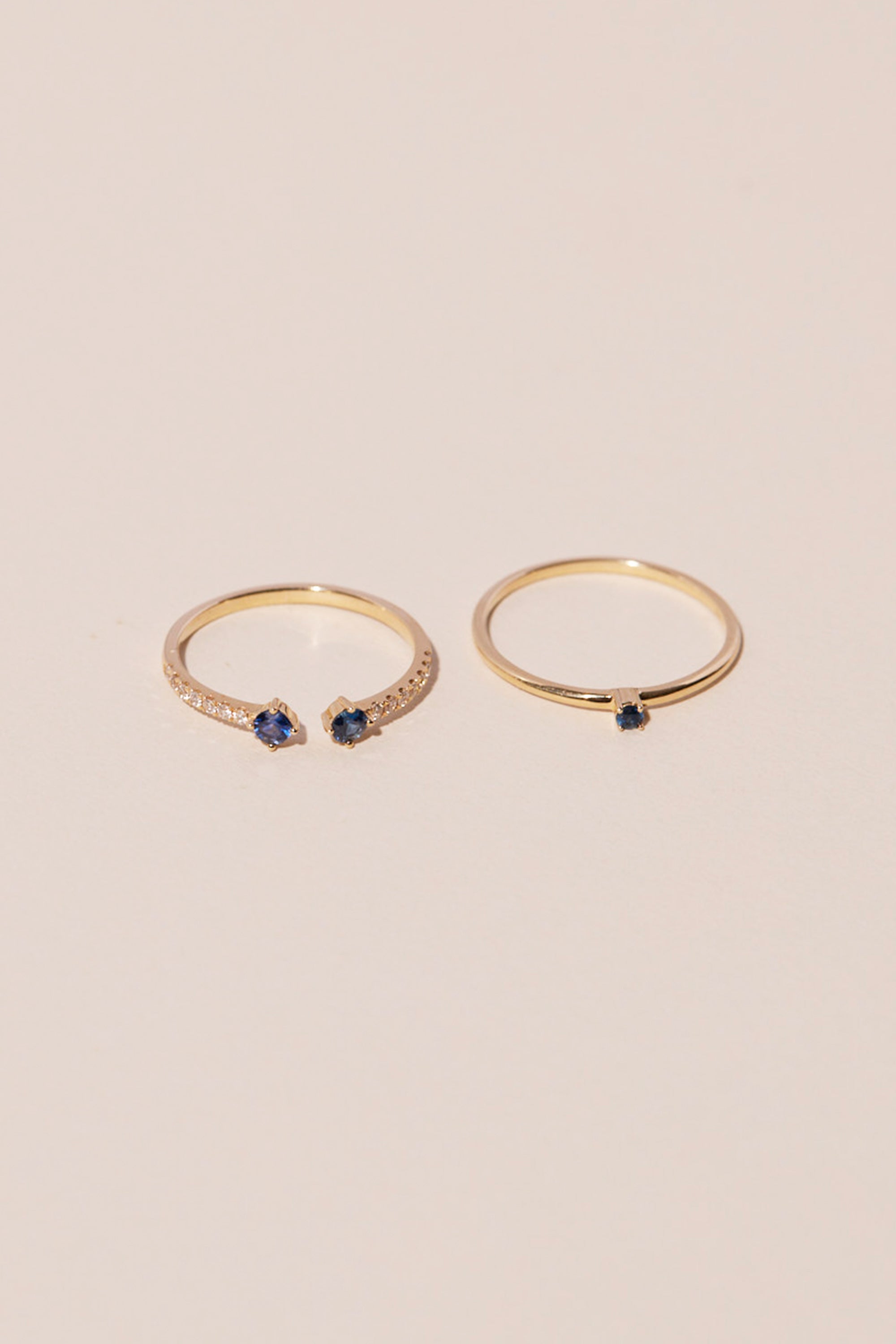 BLUE SAPPHIRE DOT RING – AURUM + GREY