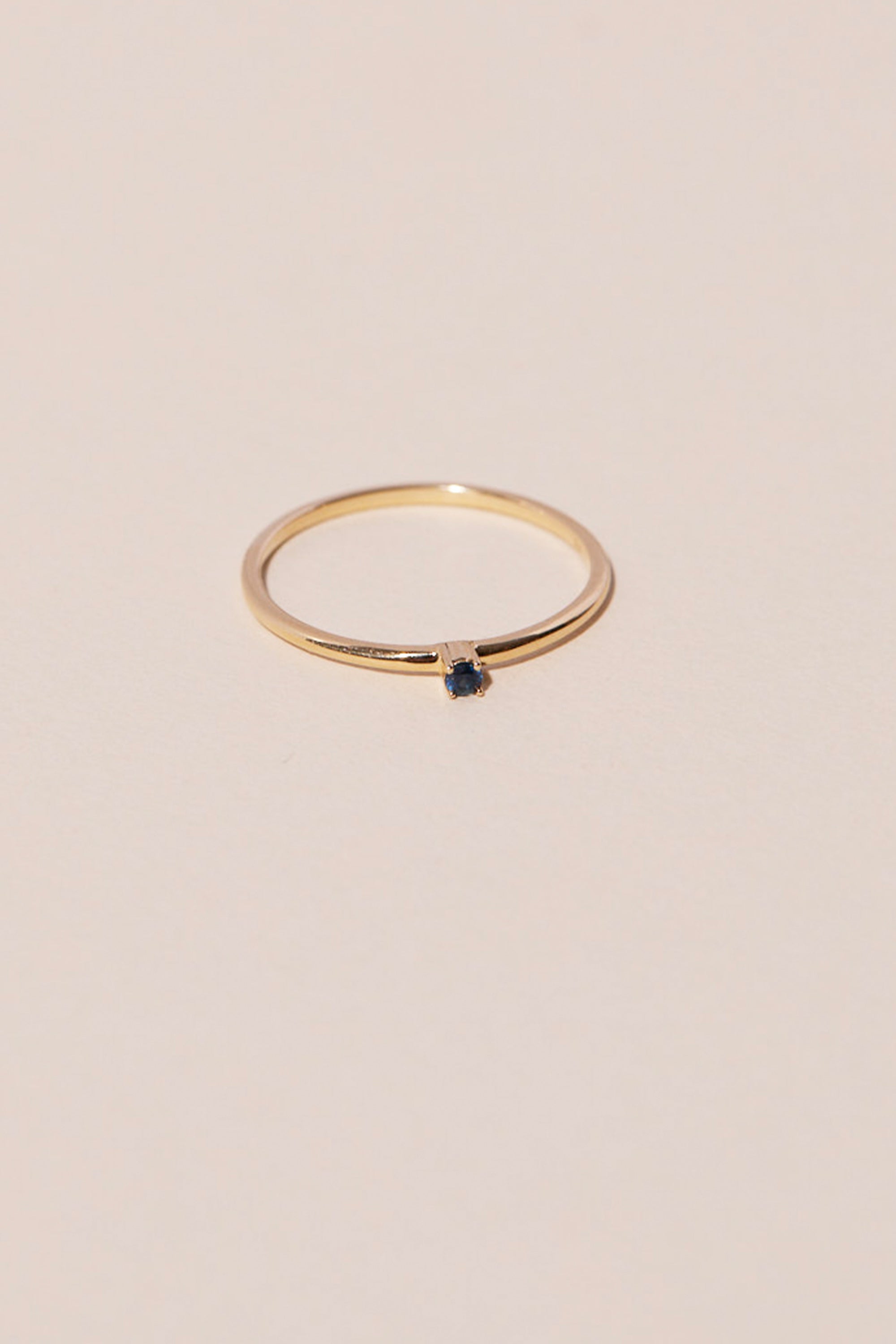 BLUE SAPPHIRE DOT RING – AURUM + GREY